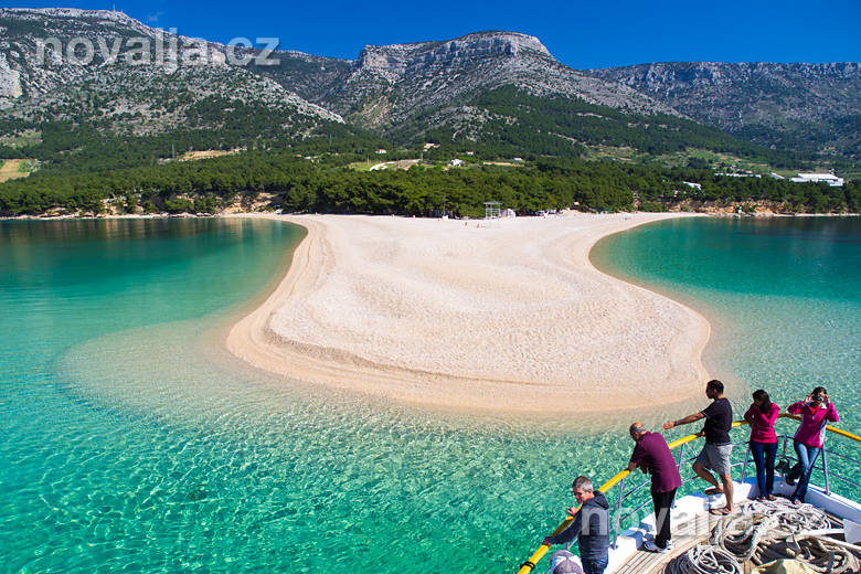 Pláž Zlatni rat, Bol, ostrov Brač, Chorvatsko | NOVALJA